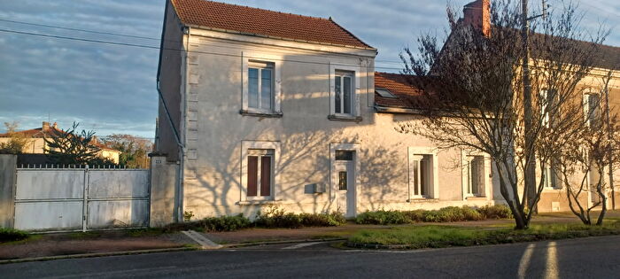 Maison à vendre - Châtellerault - 5 pièces - 3 chambres