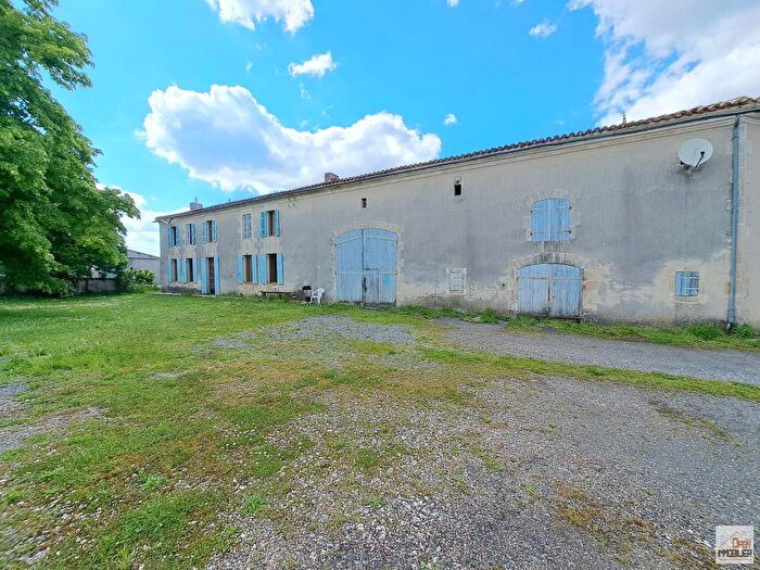 Baignes-Sainte-Radegonde - Maison 6 pièces à vendre