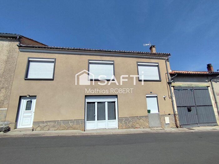 Saint-Amant-de-Boixe : Maison 4 pièces à vendre