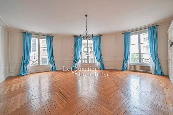 Appartement à vendre - Paris e  - 5 pièces - 4 chambres