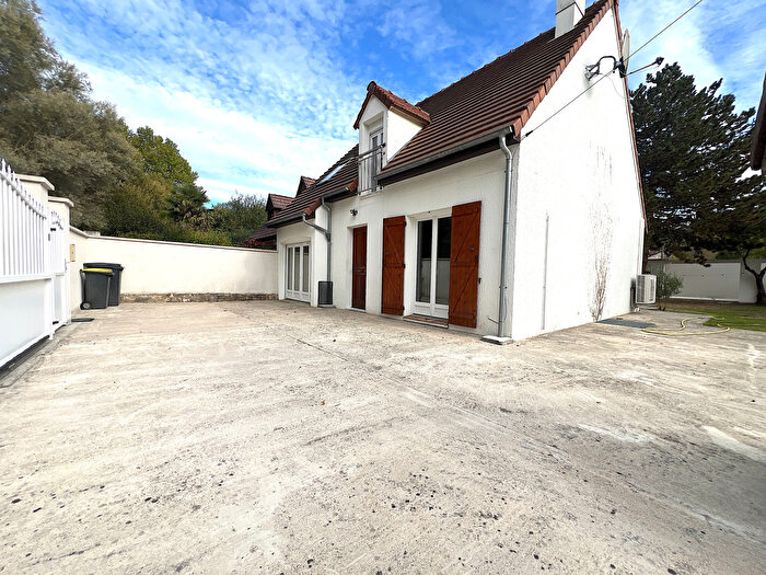 Maison 5 pièces à louer - Saint-Chéron