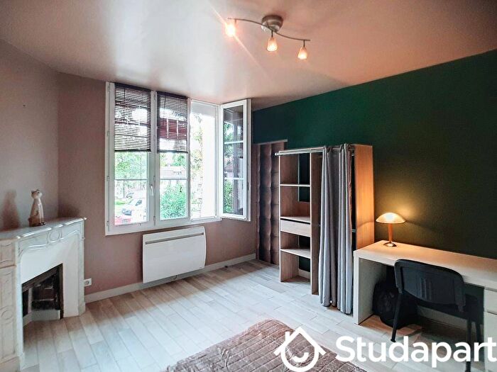 Saint Liesne-Centre Est, Melun : Appartement 1 pièce à louer