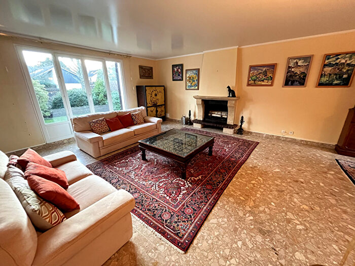 Maison à vendre - Voisins-le-Bretonneux - 7 pièces - 3 chambres