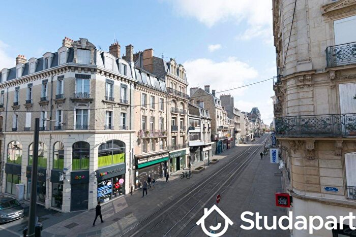 Appartement à louer - Centre Ville, Reims - 3 pièces - 2 chambres