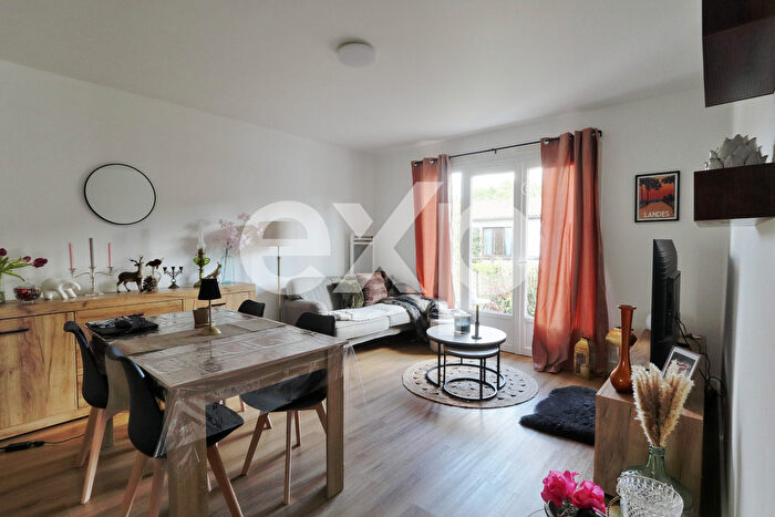 Maison à vendre - Saint-Pierre-du-Mont - 4 pièces - 2 chambres