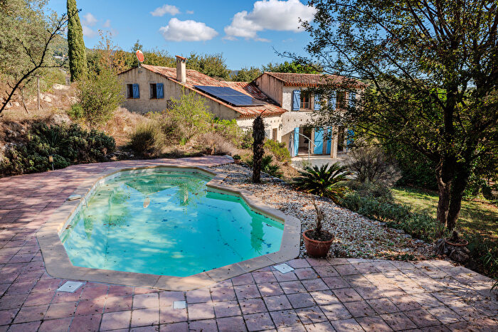 Maison à vendre - Tourrettes-sur-Loup - 6 pièces - 4 chambres