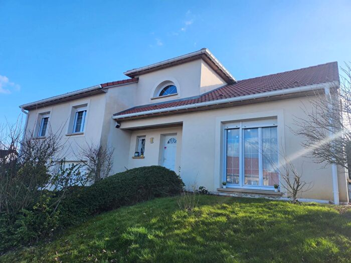 Maison 7 pièces à louer à Beux