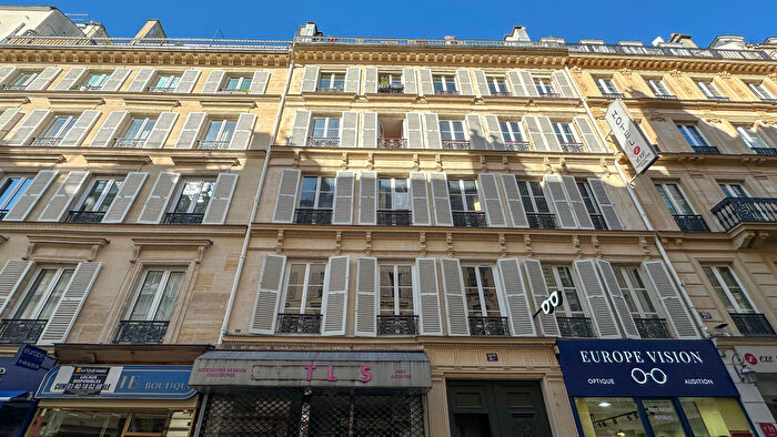 Paris 8ème, Clichy, Trinité : Appartement 3 pièces à vendre