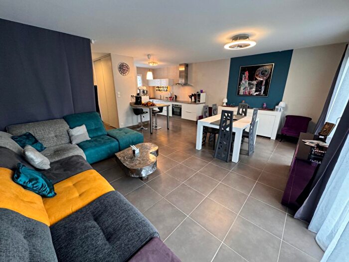 Maisons à vendre et appartements à louer - 1