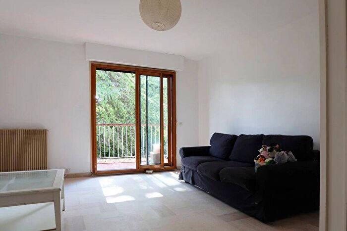 Appartement à louer - Aubagne - 3 pièces - 2 chambres