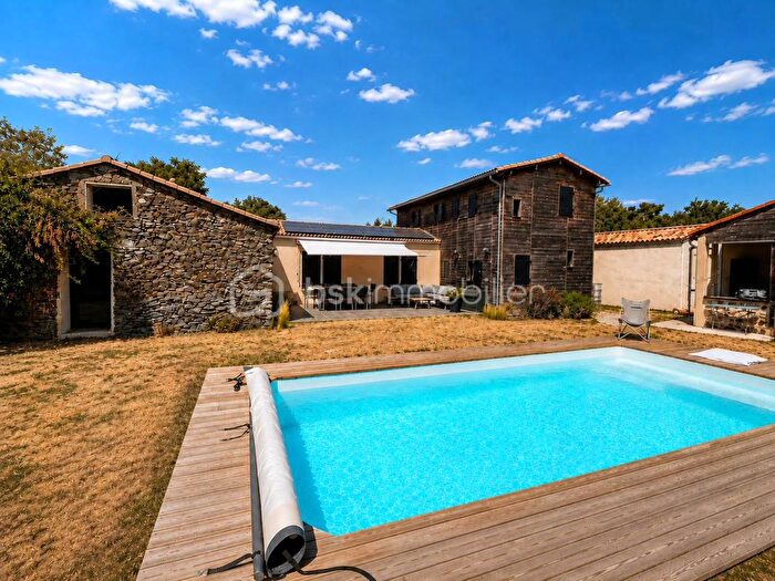 Les Brouzils : Maison 7 pièces à vendre