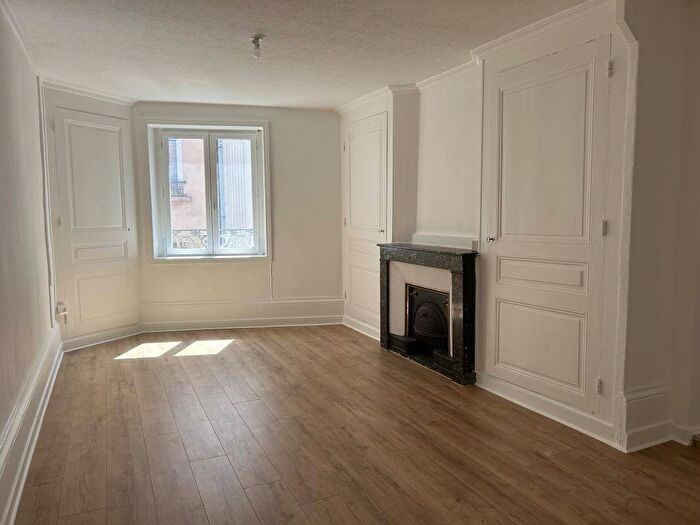 Appartement à louer - centre Ville-La Chartonnière-La Barre, Villefranche-sur-Saône - 2 pièces - 1 chambre