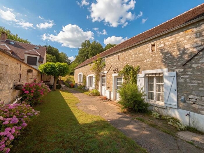 Saint-Pierre-lès-Nemours : Maison 7 pièces à vendre