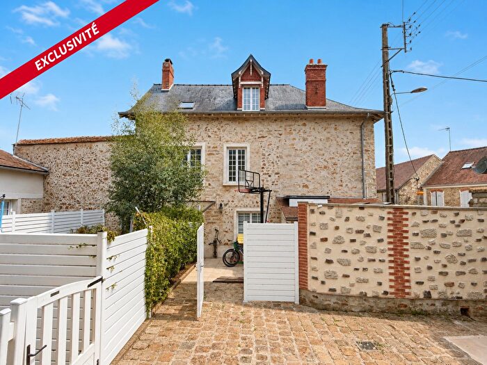 Maison 10 pièces à Le Châtelet-en-Brie, à vendre