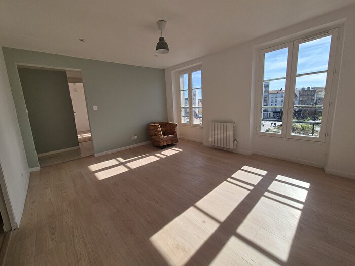 Appartement 3 pièces à vendre - Saint-Denis, Centre-ville, Basilique