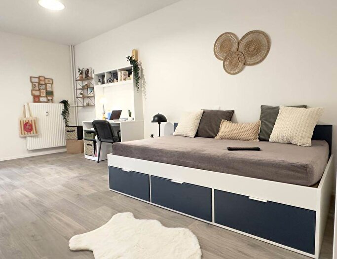 Appartement à louer - Barbâtre-Saint Remy-Verrerie, Reims - 1 pièce