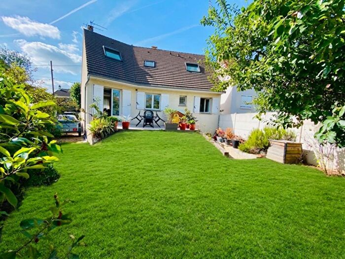Maison 6 pièces à Champs-sur-Marne, Bords de Marne, à vendre