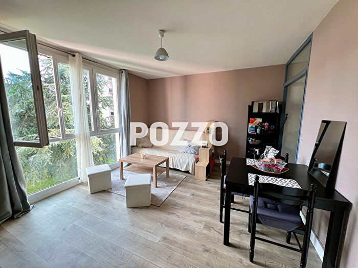 Saint-Lô, Est : Appartement 1 pièce à louer