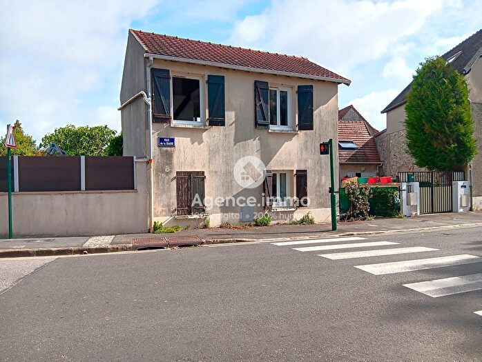 Villaines-sous-Bois : Maison 3 pièces à vendre