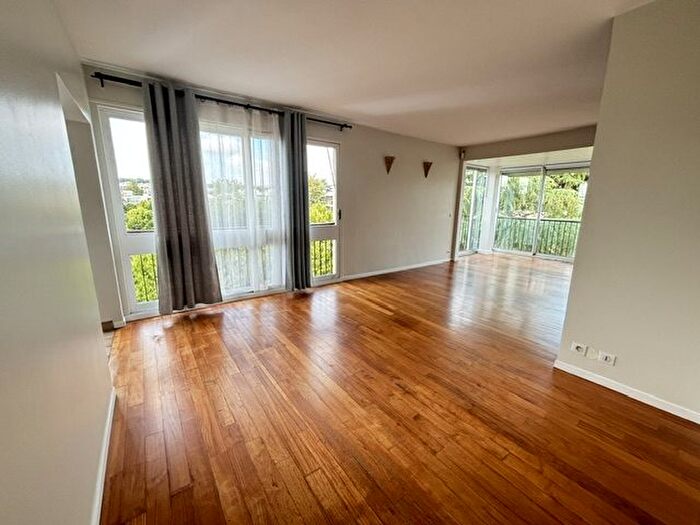Fontenay-le-Fleury : Appartement 4 pièces à louer