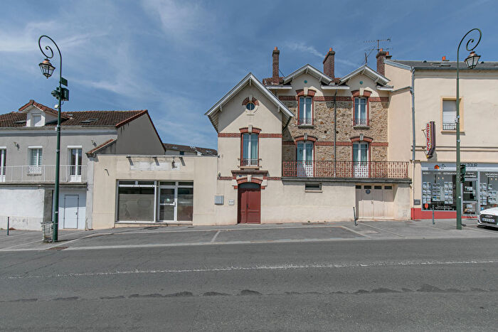 Coulommiers, Centre-ville : Maison 12 pièces à vendre