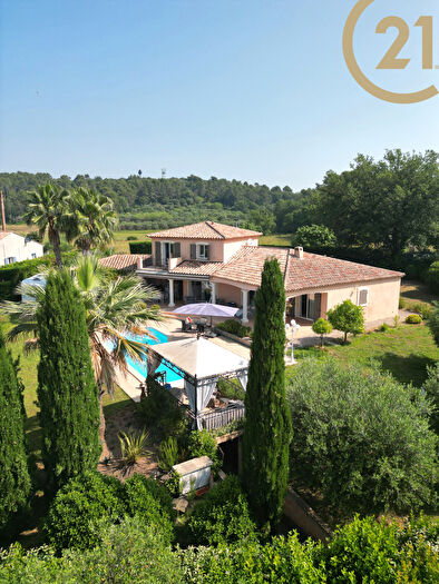 Maison à vendre - Bagnols-en-Forêt - 6 pièces - 5 chambres