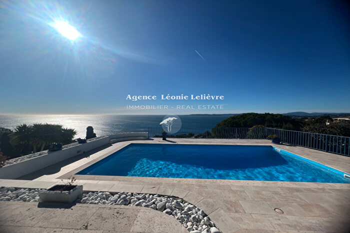 Maison à vendre - Roquebrune-sur-Argens - 5 pièces - 3 chambres