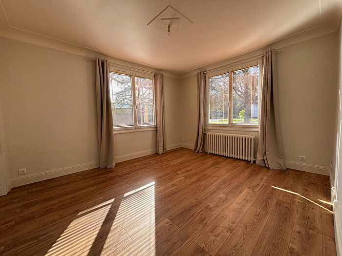 Maison à louer - Cholet, Bretagne - 5 pièces - 3 chambres