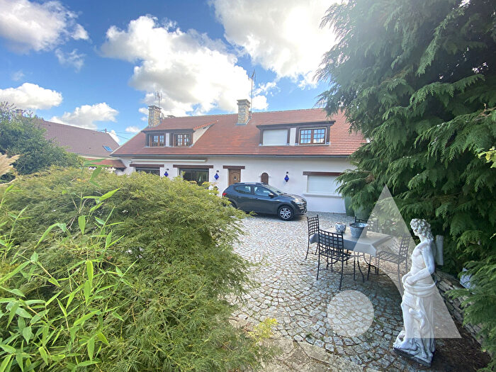 Maison à vendre - Péroy-les-Gombries - 8 pièces - 5 chambres