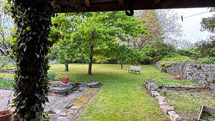 Maison à vendre - Uchizy - 6 pièces - 3 chambres