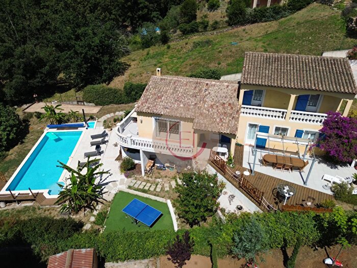 Les Adrets-de-l'Estérel : Maison 7 pièces à vendre
