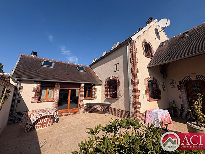 Maison 5 pièces à Ivry-le-Temple, à vendre