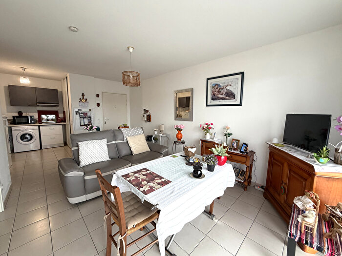 Appartement à vendre - Fleury-les-Aubrais, Clos de la Grande Salle, Villevaude, Vallée, Ormes du Mail - 2 pièces - 1 chambre