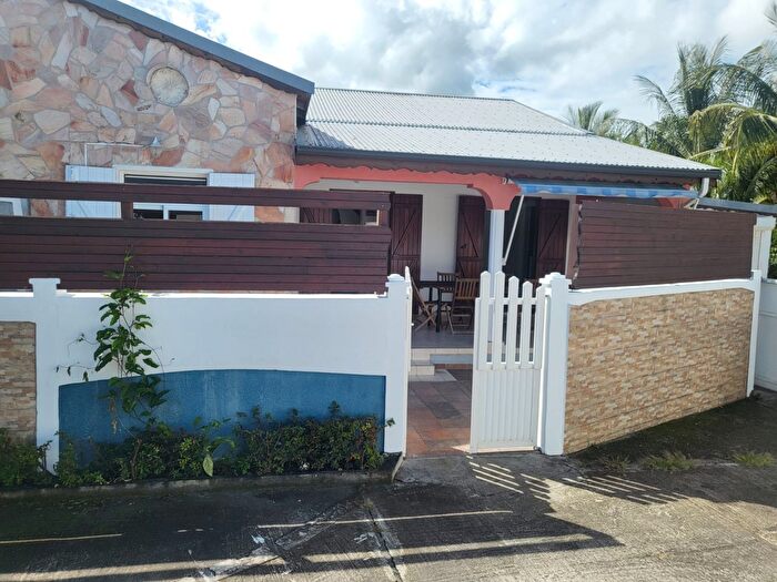 Maison à louer - Petit-Canal - 4 pièces - 3 chambres