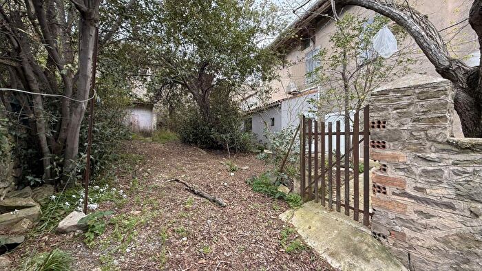 Maison à vendre - Oupia - 5 pièces - 4 chambres