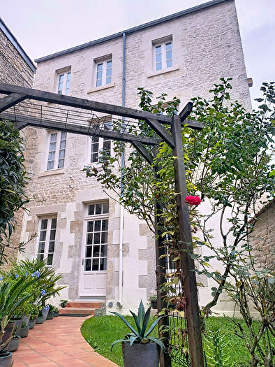 Maison à vendre - Fontenay-le-Comte, Centre-ville, Les Loges, La Pommeraie, La Sablière - 7 pièces - 3 chambres