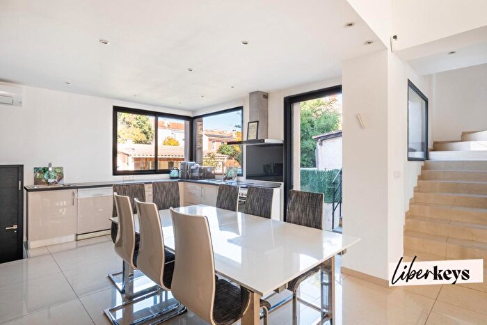 Maison à vendre - Marseille e , Montolivet - 7 pièces - 4 chambres