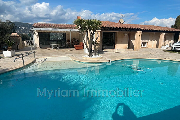 Maison à vendre - Peymeinade - 5 pièces - 4 chambres