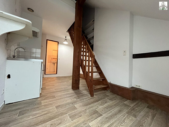 Appartement à louer - Beaune, Centre-ville - 2 pièces - 1 chambre