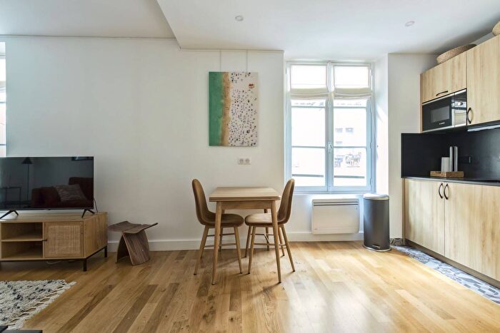 Appartement à louer - Archives, Paris ème arrondissement - 2 pièces - 1 chambre