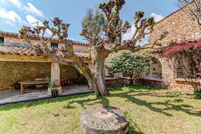 Maison à vendre - Bagnols-en-Forêt - 15 pièces - 10 chambres