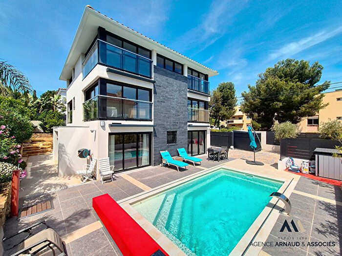 Maison à vendre - Bandol - 8 pièces - 5 chambres