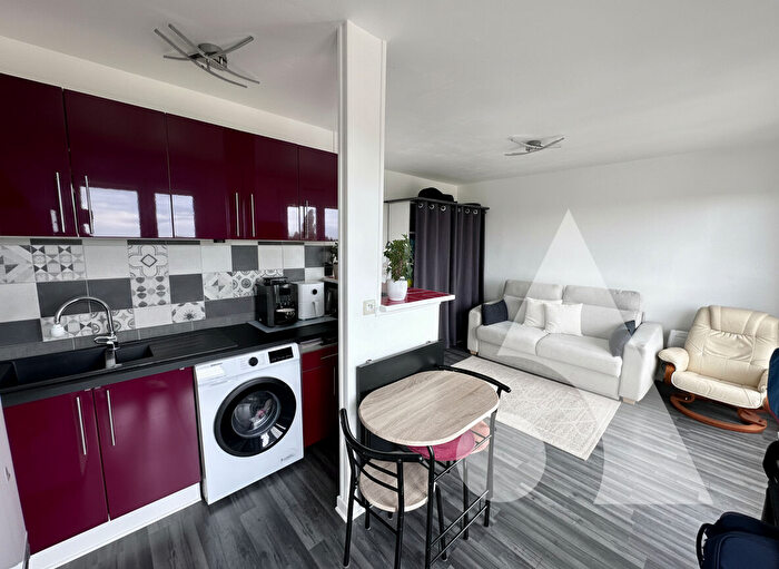 La Chapelle-Saint-Luc, Chantereigne, Montvilliers : Appartement 1 pièce à vendre