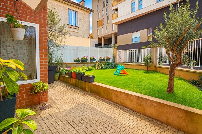 Appartement à louer - Vitry-sur-Seine, Les Ardoines - 6 pièces - 4 chambres