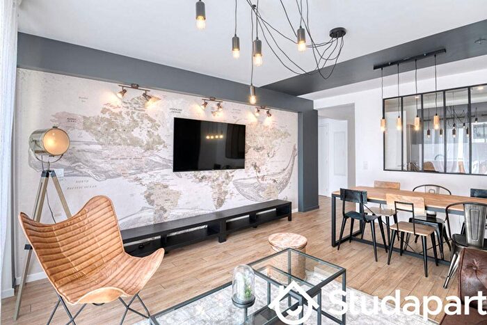 Appartement à louer - Lagare, Antibes - 1 pièce - 1 chambre