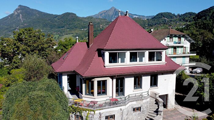 Maison à vendre - Cluses, Les Villages - 9 pièces - 6 chambres