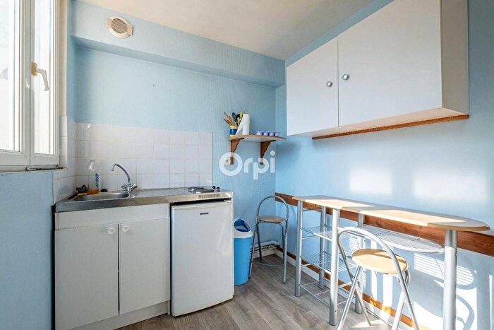 Appartement à louer - Centre-Halles Carnot, Limoges - 1 pièce - 1 chambre