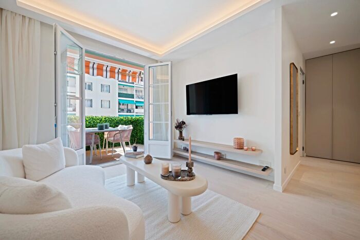 Appartement à vendre - Nice, Le Port - 2 pièces - 1 chambre