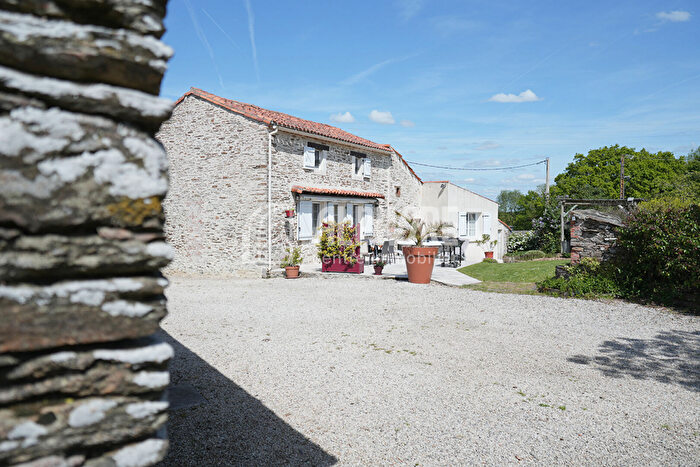 Maison 5 pièces à Saint-Florent-des-Bois, à vendre
