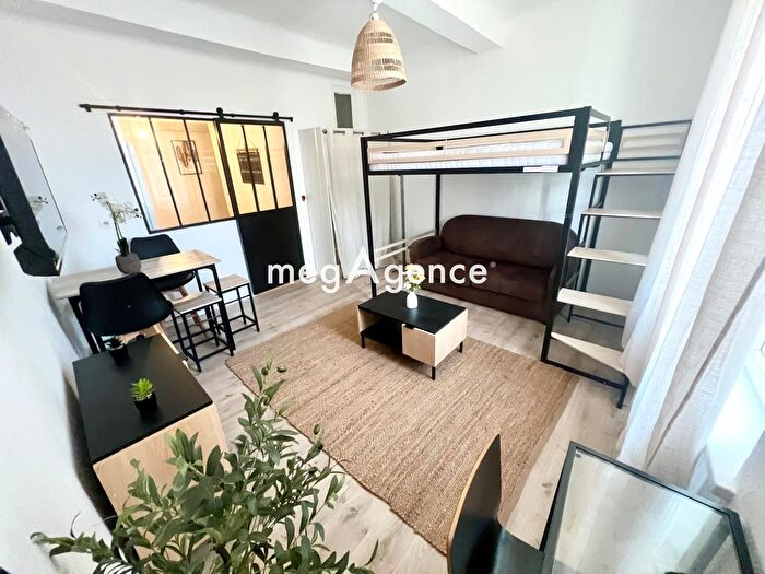 Appartement à louer - Toulon, Haute-ville - 2 pièces - 1 chambre